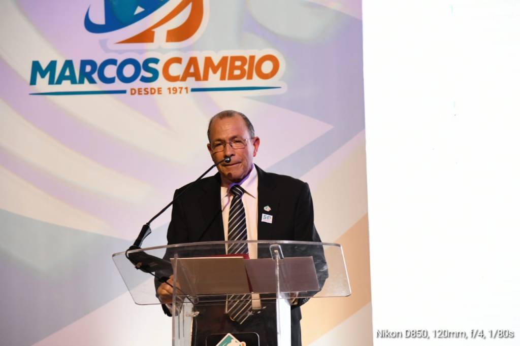 Marcos Cambio celebra en grande su 50 años dando servicio en Santiago ...
