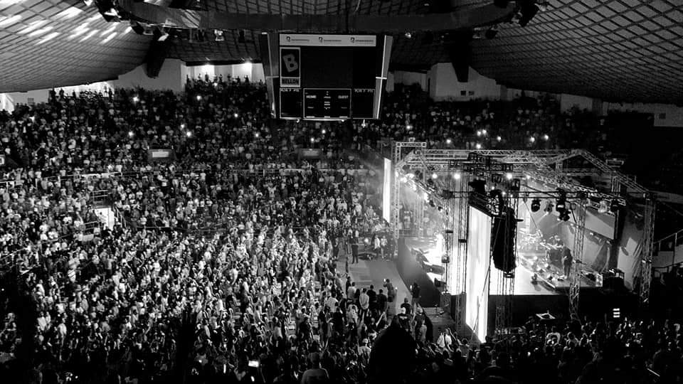 Ministerio Gracia abarrotó la Arena del Cibao con A Pesar de Todo Tours ...