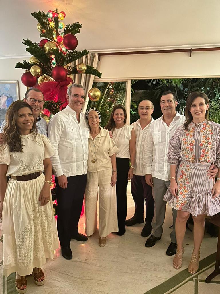 El presidente Luis Abinader visita la familia del fenecido José Armando ...